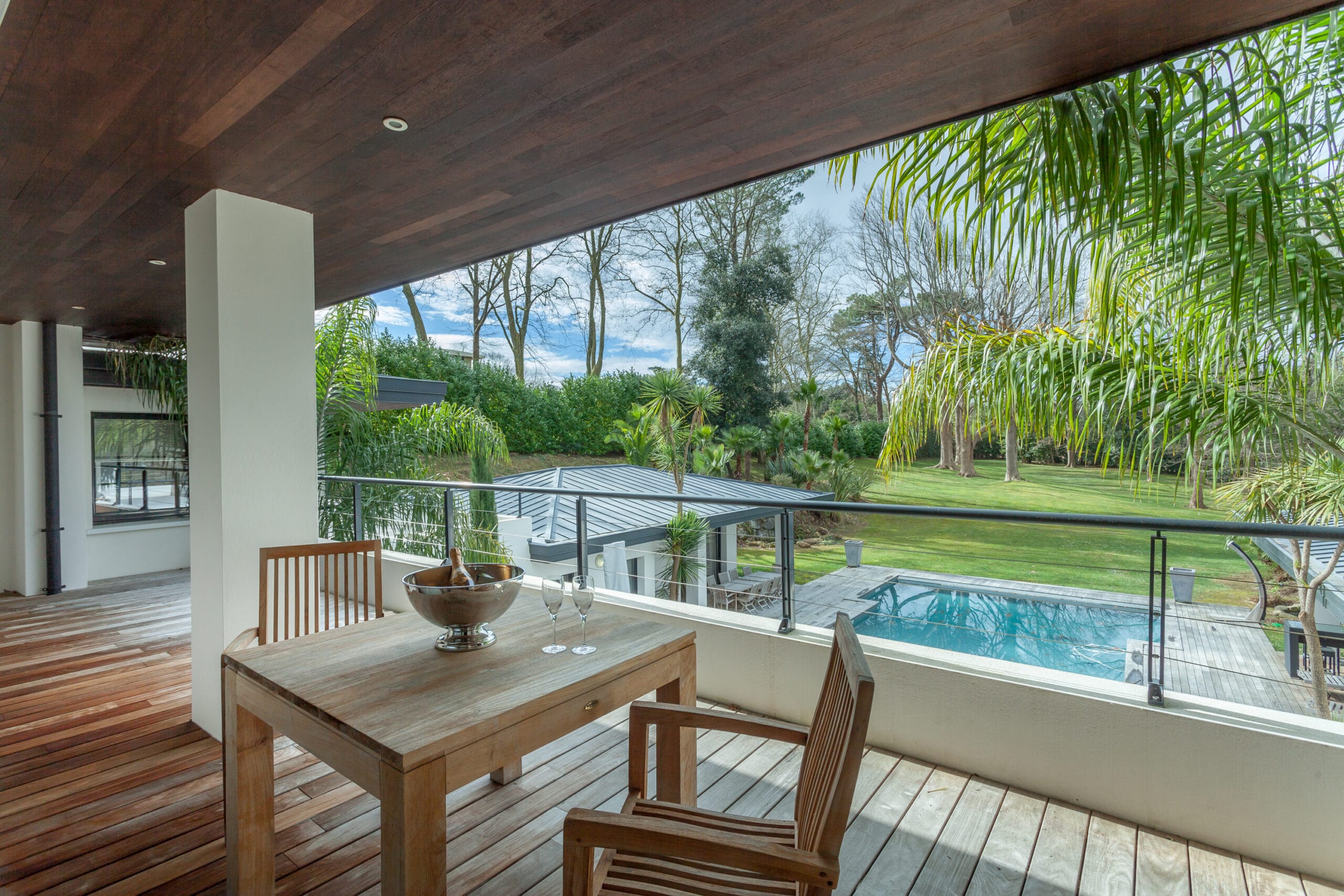 Location d'une vaste villa contemporaine et de luxe à Biarritz, avec ...