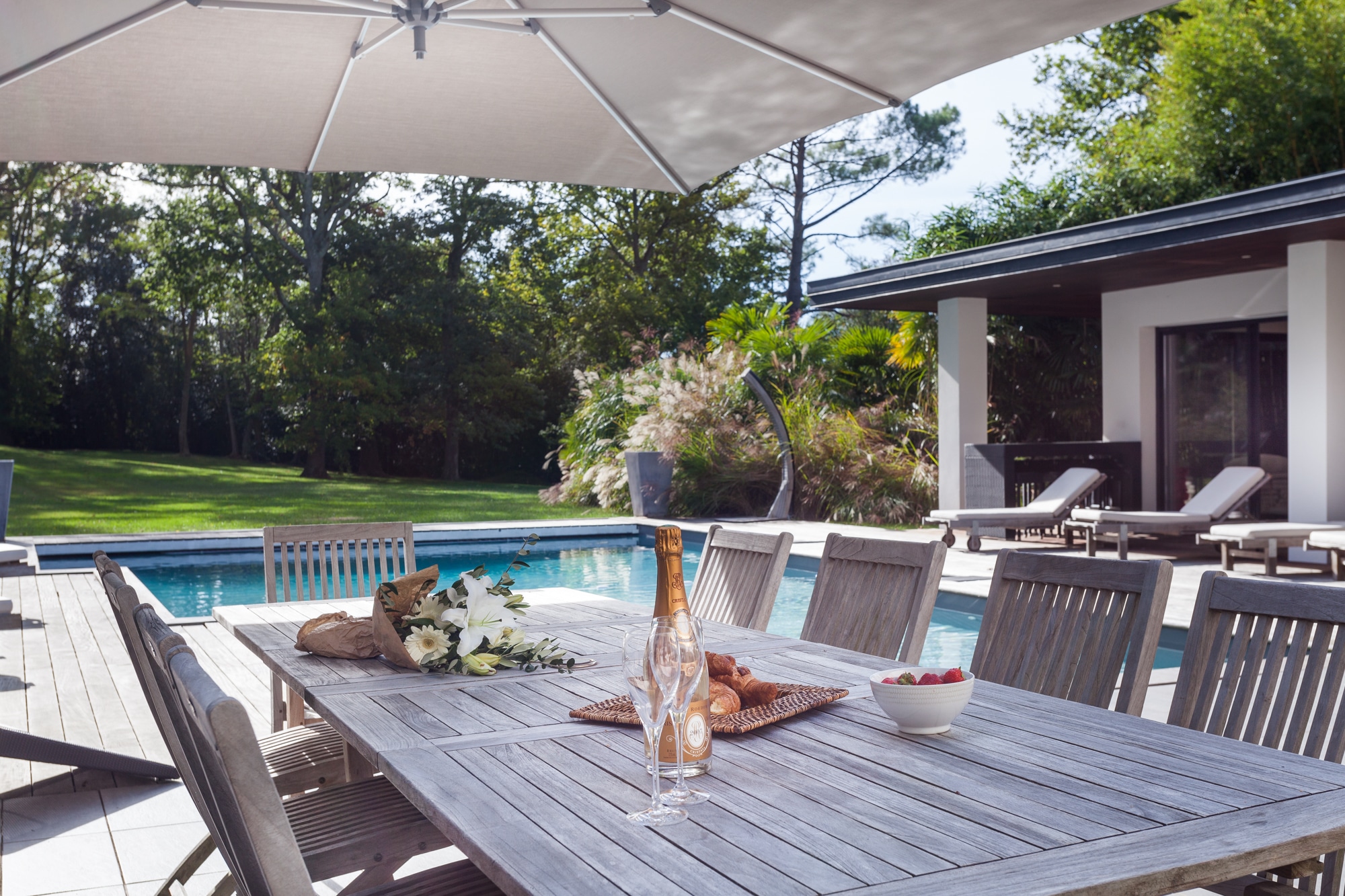 Location d'une vaste villa contemporaine et de luxe à Biarritz, avec ...