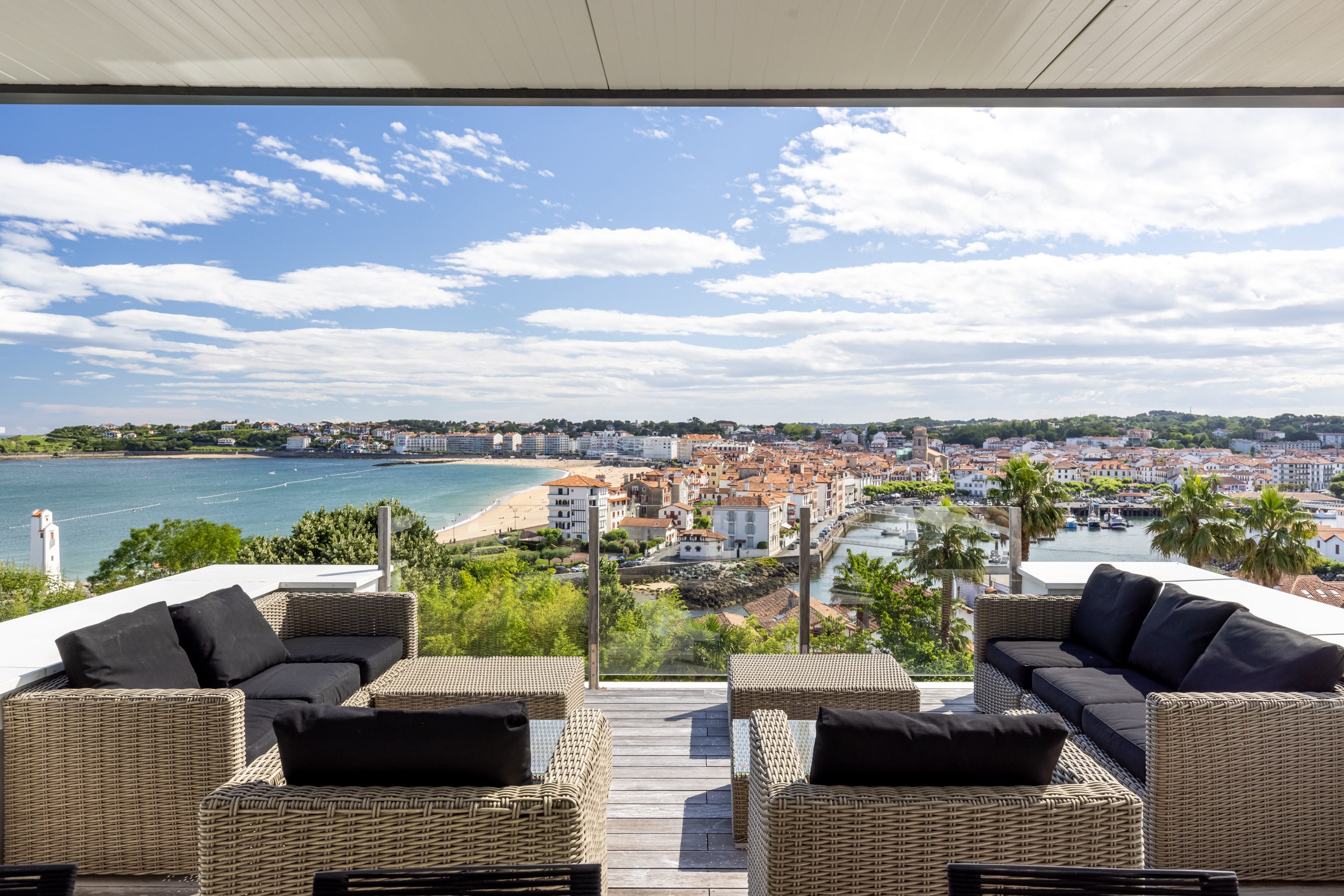 Location d'une luxueuse villa d'architecte au Pays Basque, avec vue mer ...